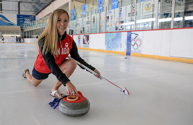 La campeona Kaitlyn Lawes, madrina del Curling en México | ESTO en línea