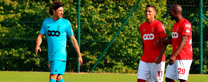 Paco Memo reporta y se toma foto oficial con el Standard | ESTO en línea