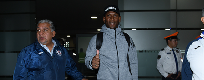 Bryan Angulo, presente en el estadio Azteca | ESTO en línea