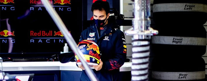 Checo Pérez utiliza el número 11 en honor a Iván Zamorano | ESTO en línea