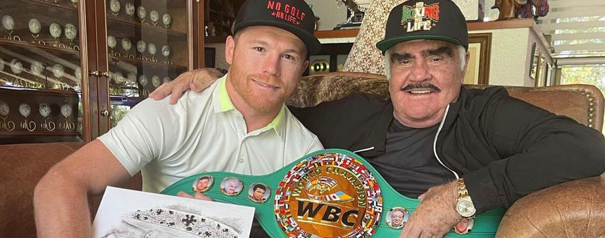 Canelo Álvarez regala cinturón del CMB a Vicente Fernández | ESTO en línea
