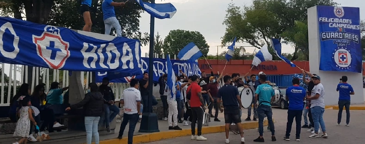 ¡Doble festejo! La hinchada de Barrio Jasso celebró su aniversario y el ...