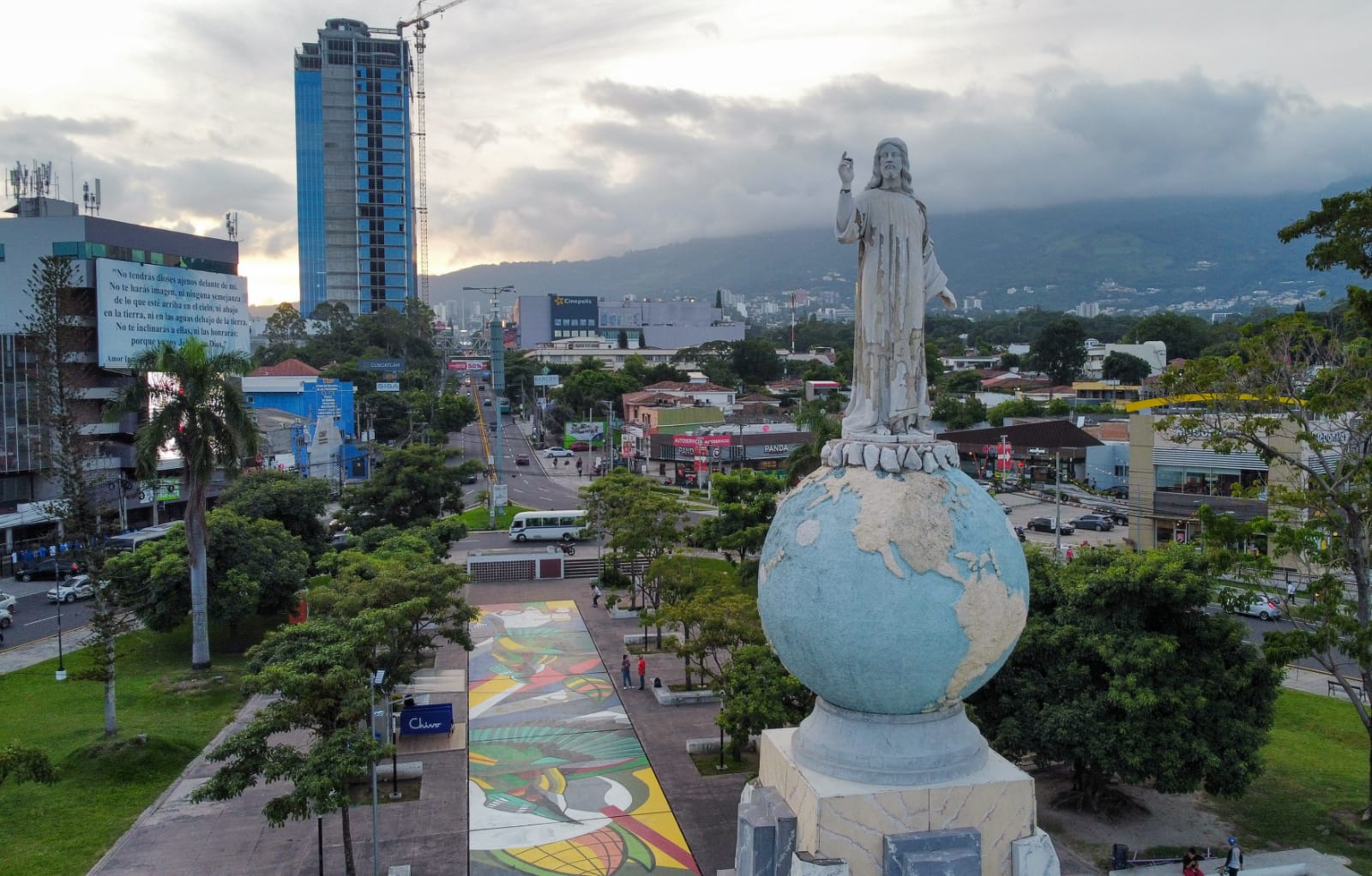Plaza Salvador del Mundo | ESTO en línea